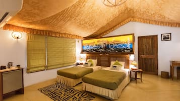 Quarto | 1 quarto, lençóis italianos Frette, roupas de cama premium, frigobar