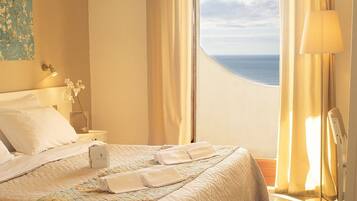 Tripla Comfort Vista Mare con Balcone | 1 quarto, frigobar, cofres nos quartos, escrivaninha