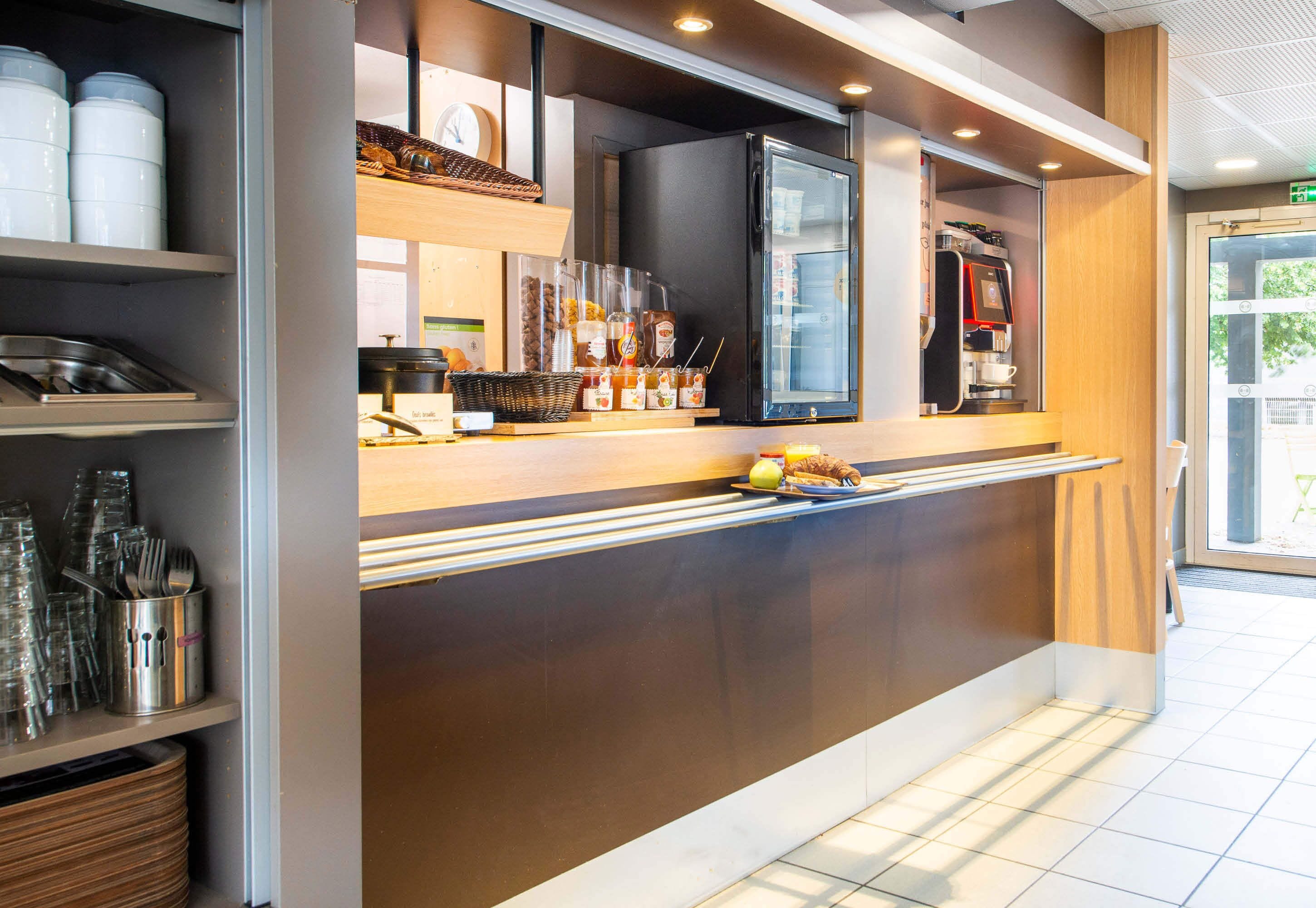 Pequeno-almoço tipo buffet diário mediante uma taxa 