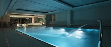 Sauna seca, banheira de hidromassagem, sauna a vapor