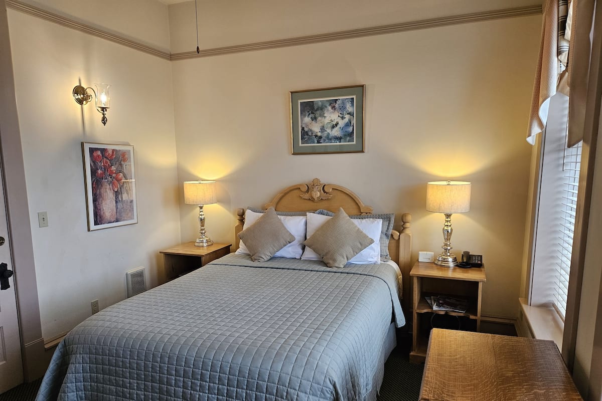 Quarto, 1 cama queen-size | 1 quarto, edredões de penas, camas de colchão viscoelástico