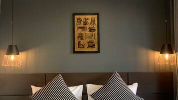 Deluxe Double Room | Minibar com produtos grátis, cofre no quarto, secretária