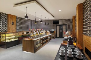 Café da manhã com buffet todos os dias mediante uma taxa