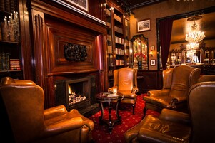 Área de estar no saguão