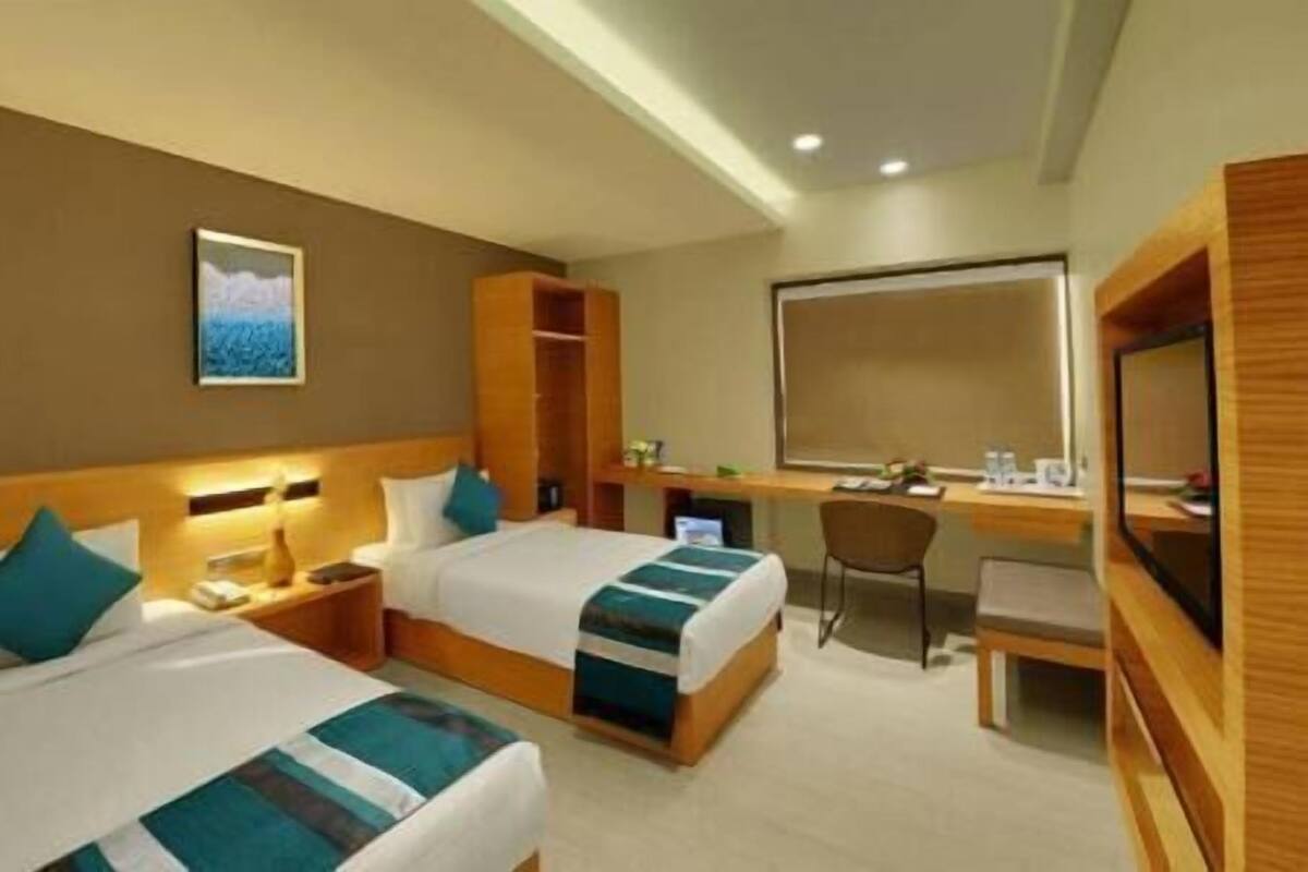 Roupa de alta qualidade, minibar, cofre no quarto, secretária