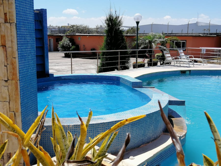 Quarto casal | Área de estar | TV de plasma 32 polegadas com canais a cabo, TV