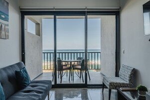 Apartamento, 2 quartos, vista para o oceano | Terraço/pátio interior
