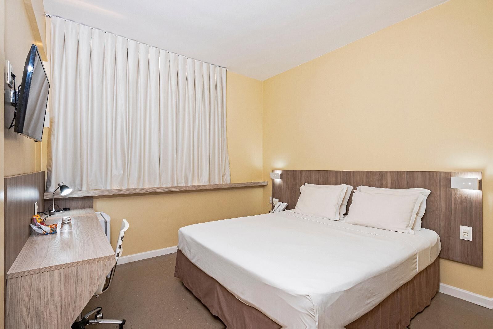1 quarto, cofre no quarto, secretária, cortinas/cortinados opacos 