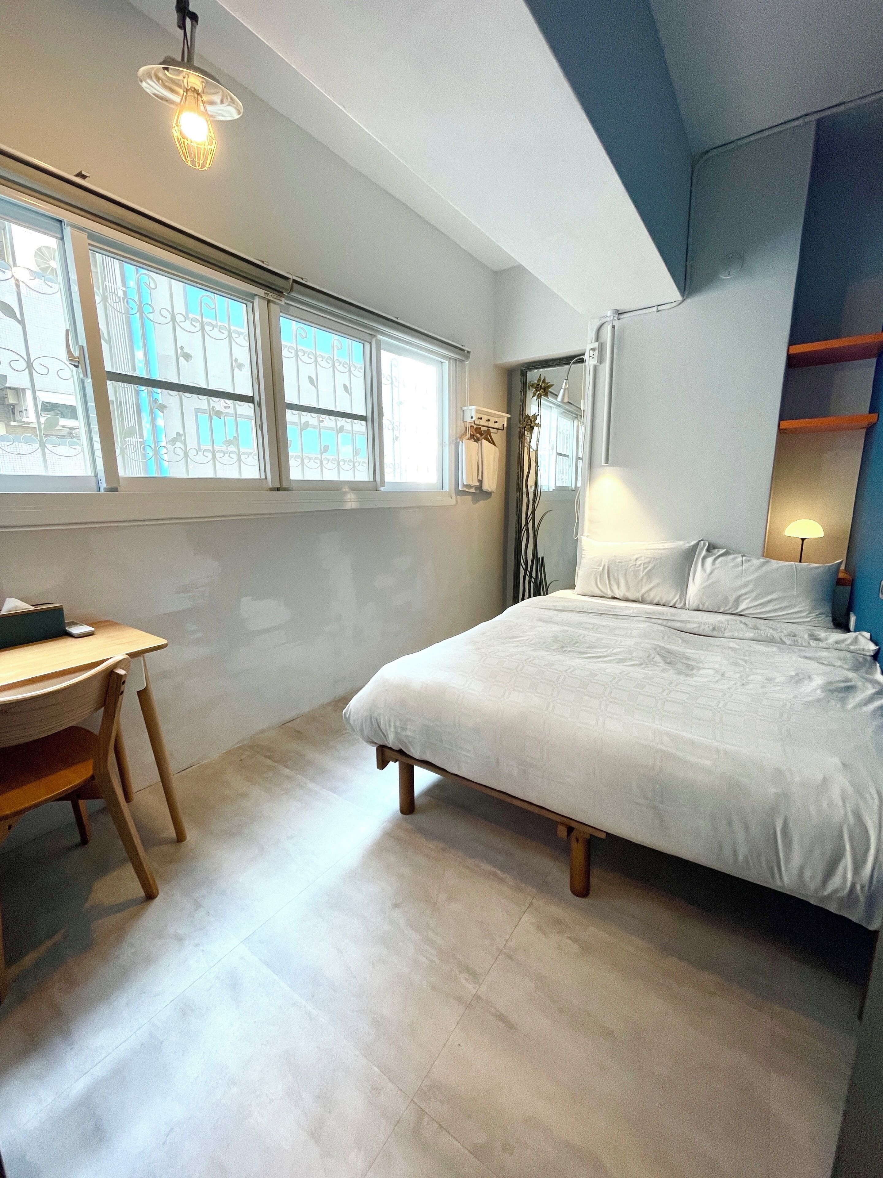 Quarto Duplo Básico, 1 cama de casal, casa de banho partilhada | Cortinas/cortinados opacos, quartos insonorizados, Wi-fi grátis 