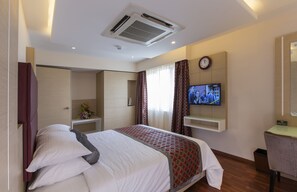 Quarto Duplo ou Twin Superior, não fumadores, vista para a colina | Roupa de alta qualidade, minibar, cofre no quarto, secretária 