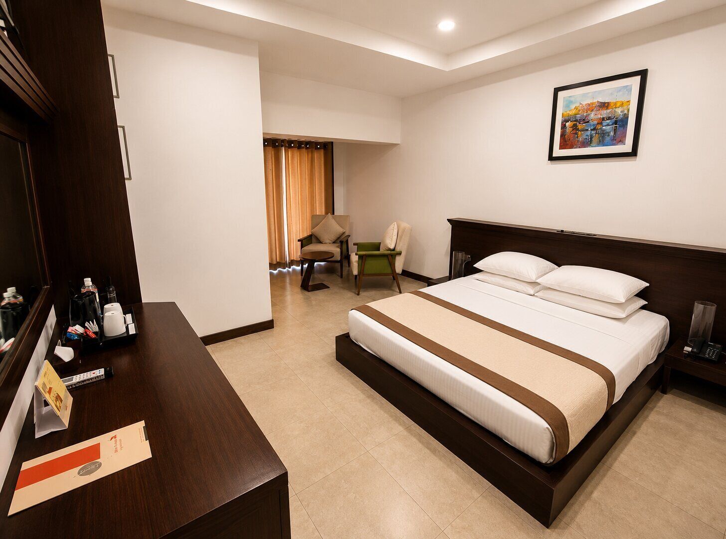 Quarto luxo | Roupas de cama premium, cofres nos quartos, escrivaninha