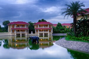 Vila real, 1 cama King, 2 banheiros, vista para a lagoa | Roupas de cama premium, frigobar, cofres nos quartos, cortinas blackout