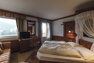 Quarto Duplo Superior, varanda | Roupa de alta qualidade, edredões de penas, camas de colchão pillowtop 