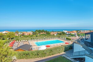 Piscina exterior sazonal 