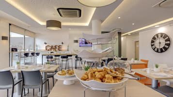 Pequeno-almoço continental diário (11.9 EUR por pessoa)