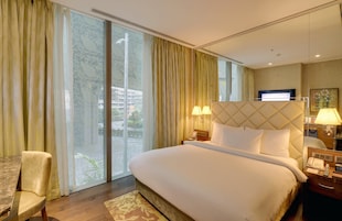 Roupas de cama premium, cofres nos quartos, escrivaninha