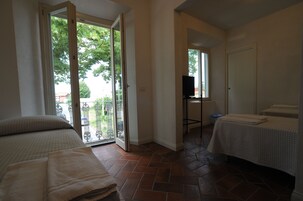 Secretária, camas desdobráveis, Wi-fi grátis, roupa de cama fornecida 