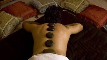 Bandagens desintoxicantes, tratamentos faciais, massagens