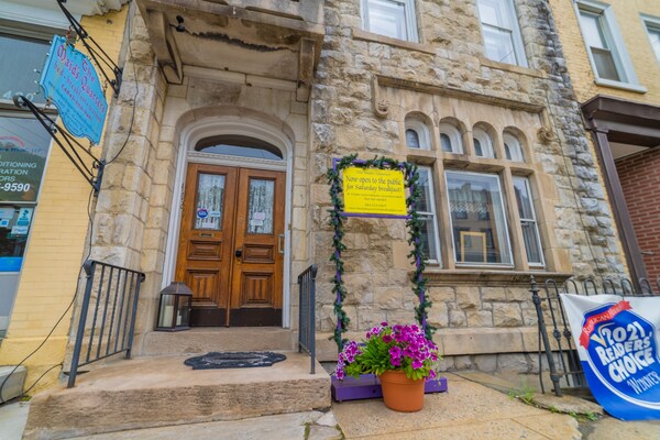 The Maid's Quarters Bed Breakfast & Tearoom - Hamburg, PA