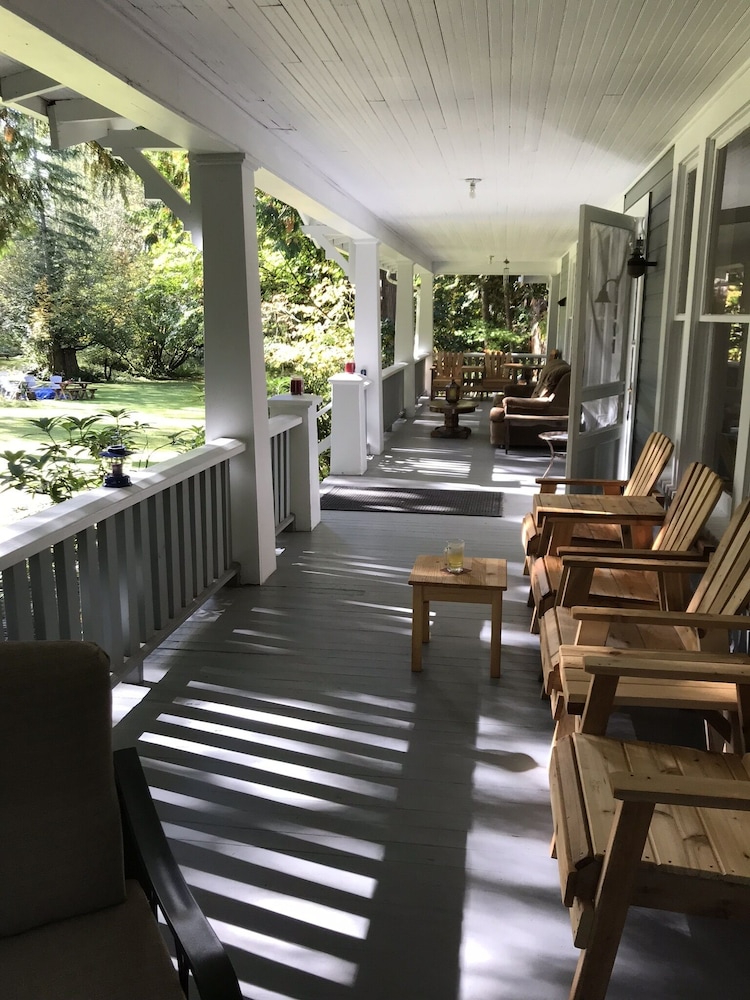 Mountain Meadows Inn - Ashford, WA