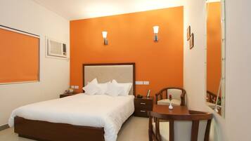 Minibar, cofre no quarto, secretária, camas desdobráveis