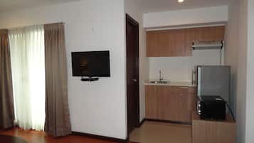 Suíte, 1 quarto | Cozinha americana privada | Geladeira, cafeteira/chaleira