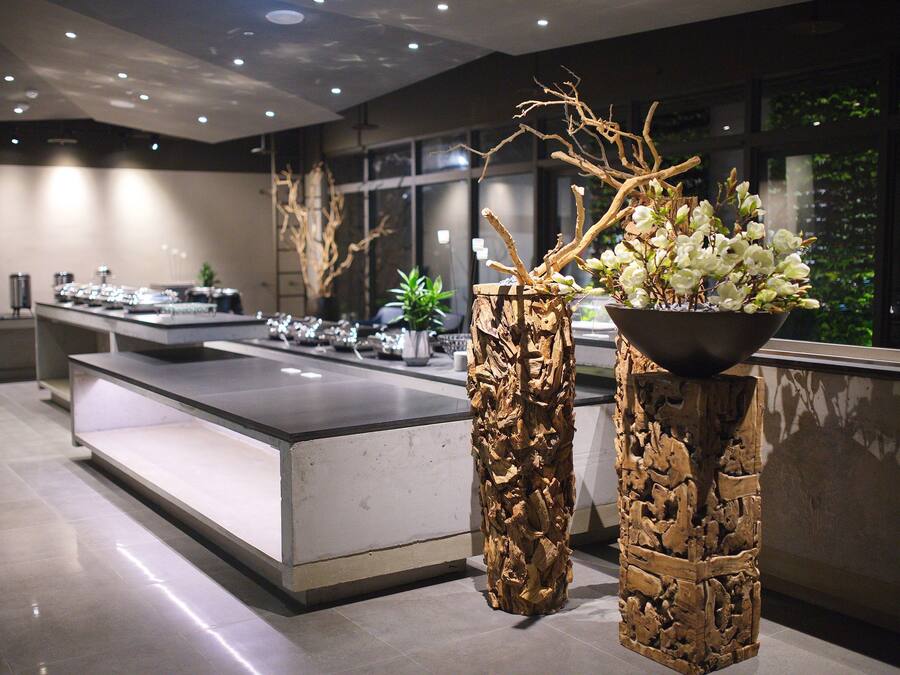 Café da manhã com buffet grátis todos os dias
