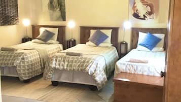 Quarto triplo conforto | Roupas de cama premium, edredons de pluma, cofres nos quartos