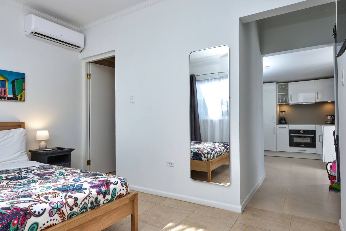 Apartment 3 Shoco | Cofre no quarto, cortinas/cortinados opacos, ferro/tábua de engomar 