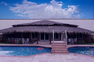 Bar junto à piscina