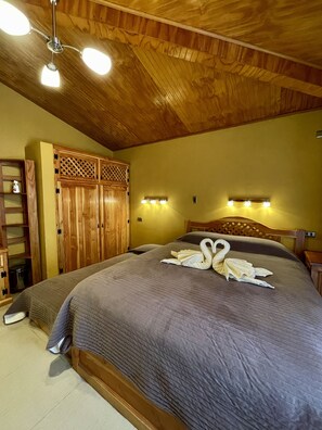 Quarto Familiar | Roupa de alta qualidade, Wi-fi grátis, roupa de cama fornecida 