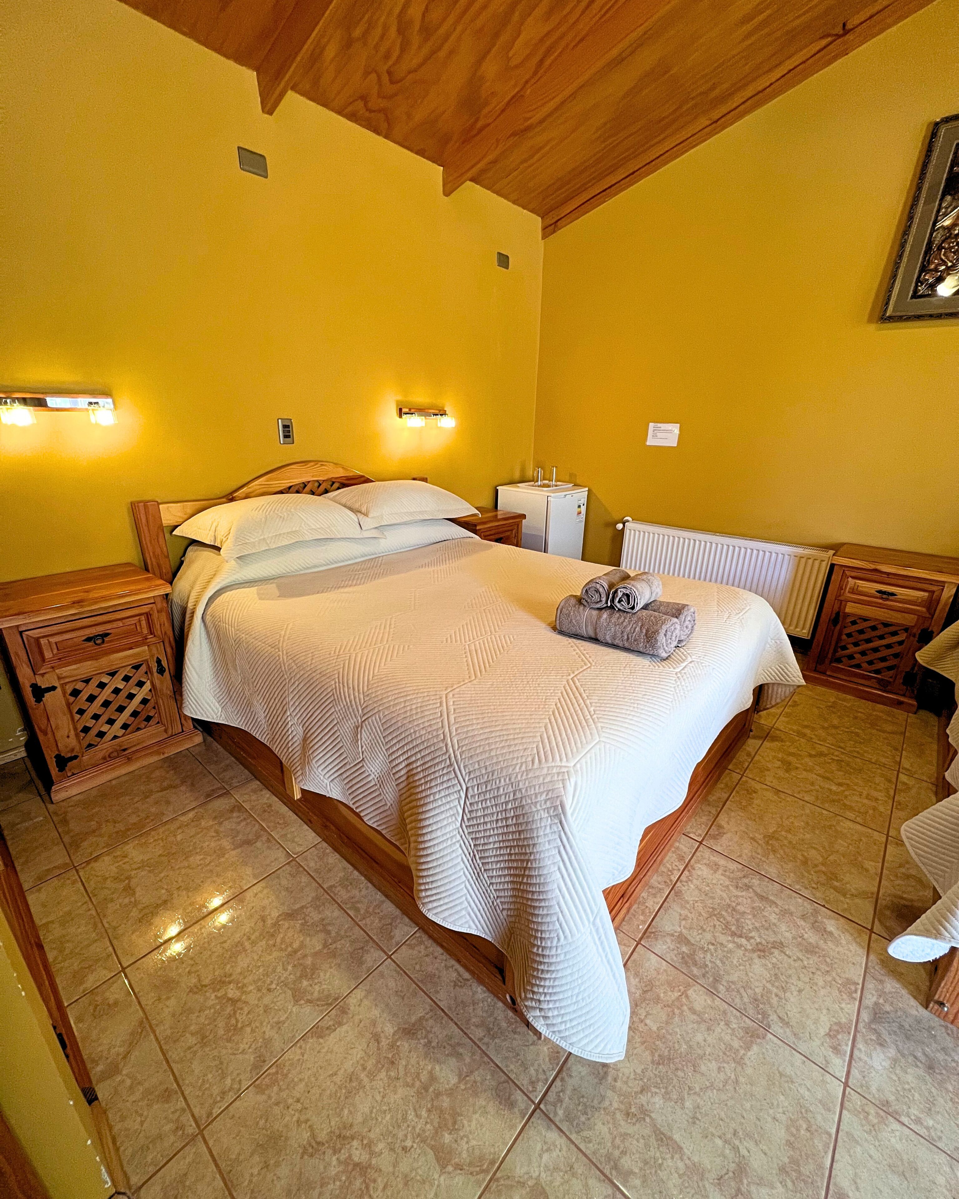 Quarto casal superior, banheiro privativo | Roupas de cama premium, Wi-Fi de cortesia, roupa de cama