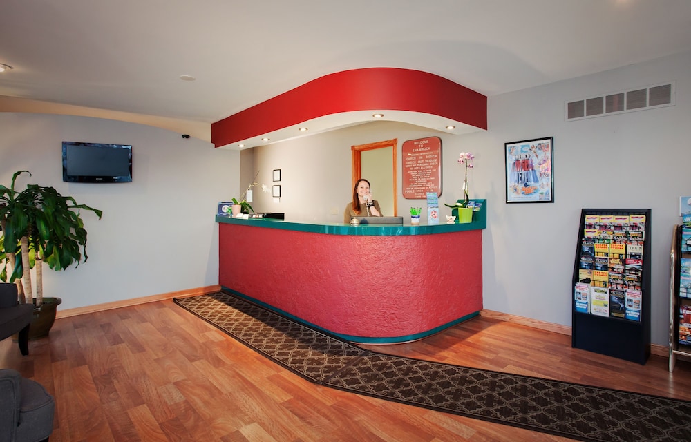 Shamrock Motel - Baraboo, WI