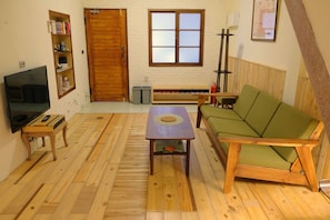 Casa com design assinado, 1 quarto, para não fumantes, vista para a cidade | Área de estar | TV de tela plana