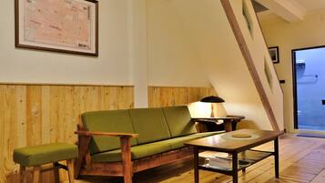 Casa Signature, 1 quarto, não fumadores, Vista para a cidade | Sala de estar | TV de ecrã plano