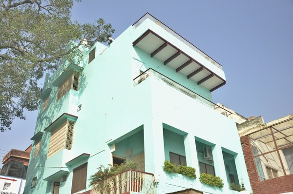 Kedareswar Bed And Breakfast - Varanasi