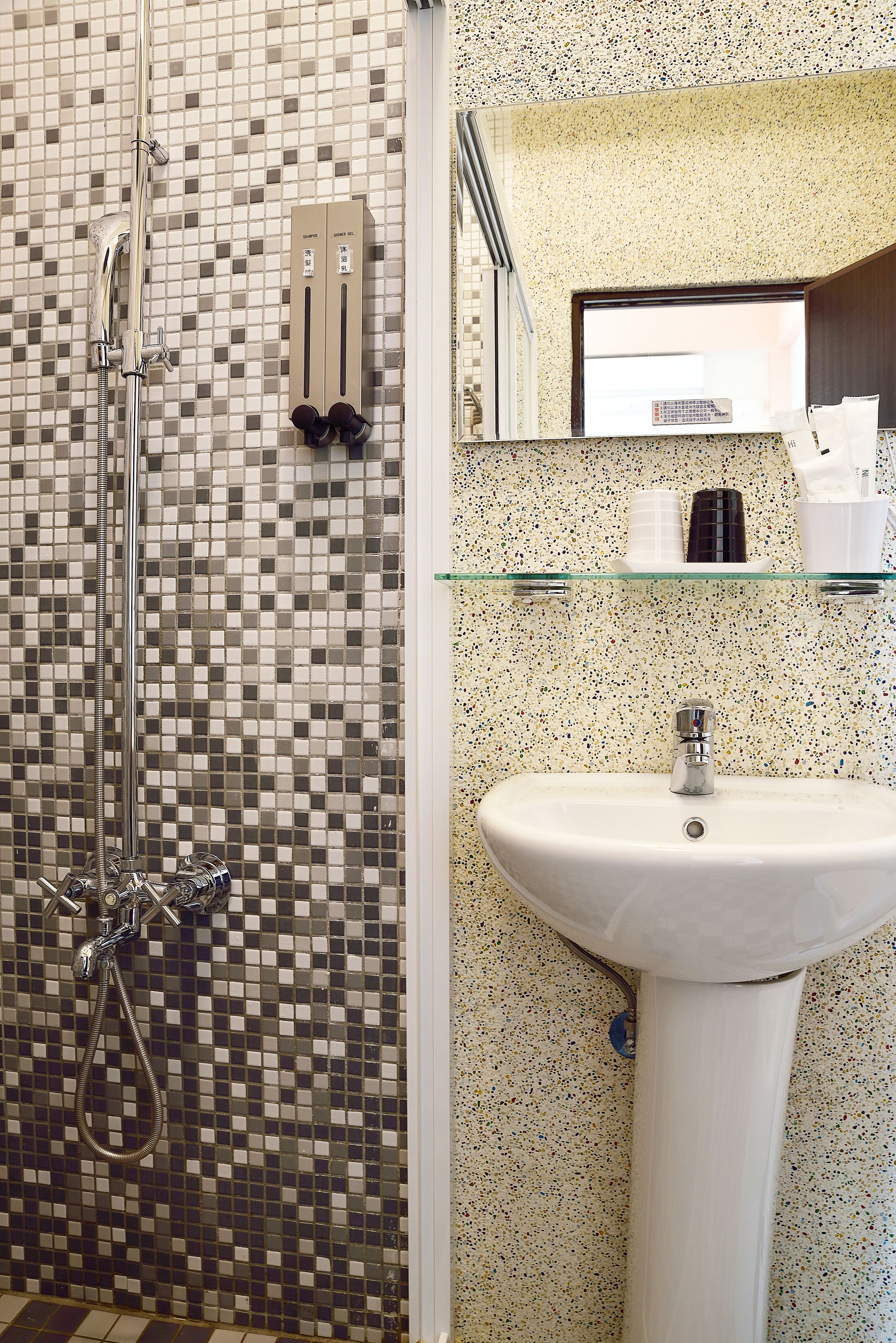 Quarto casal superior | Banheiro | Chuveiro, chuveiro com efeito de chuva, produtos de toalete grátis 