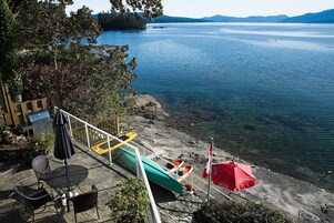 Na praia, passeios de caiaque