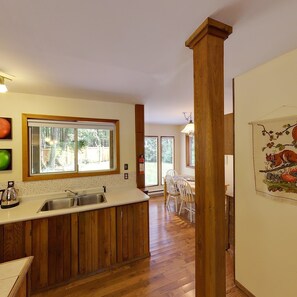 Casa de Campo, 2 quartos, cozinha (with Loft Staircase) | Sala de estar | Televisor