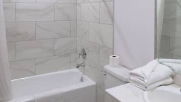 Escrivaninha, Wi-Fi de cortesia, roupa de cama