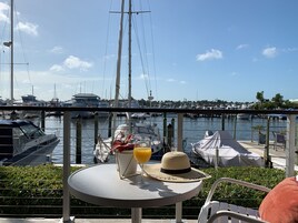 Roupa de alta qualidade, cofre no quarto, com decoração personalizada 