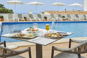 Bar junto à piscina