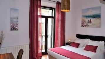 Quarto Duplo, varanda | Cofre no quarto, secretária, cortinas/cortinados opacos