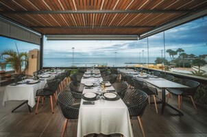 3 restaurantes, pequenos-almoços servidos, cozinha mediterrânica 