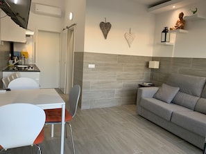 Bungalow Deluxe, 1 quarto, vista para a piscina | Com mobília individualizada, roupa de cama fornecida