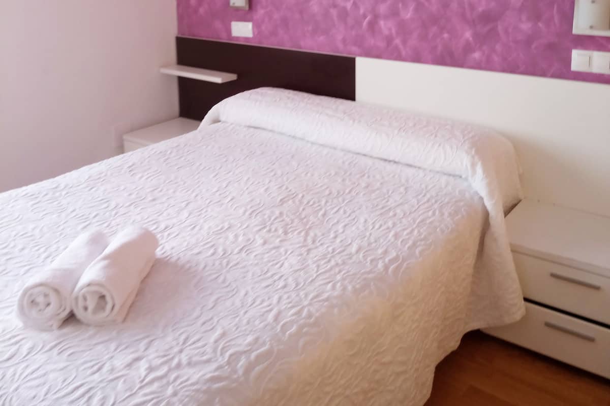 Quarto Duplo ou Twin | Cortinas/cortinados opacos, camas desdobráveis, Wi-fi grátis