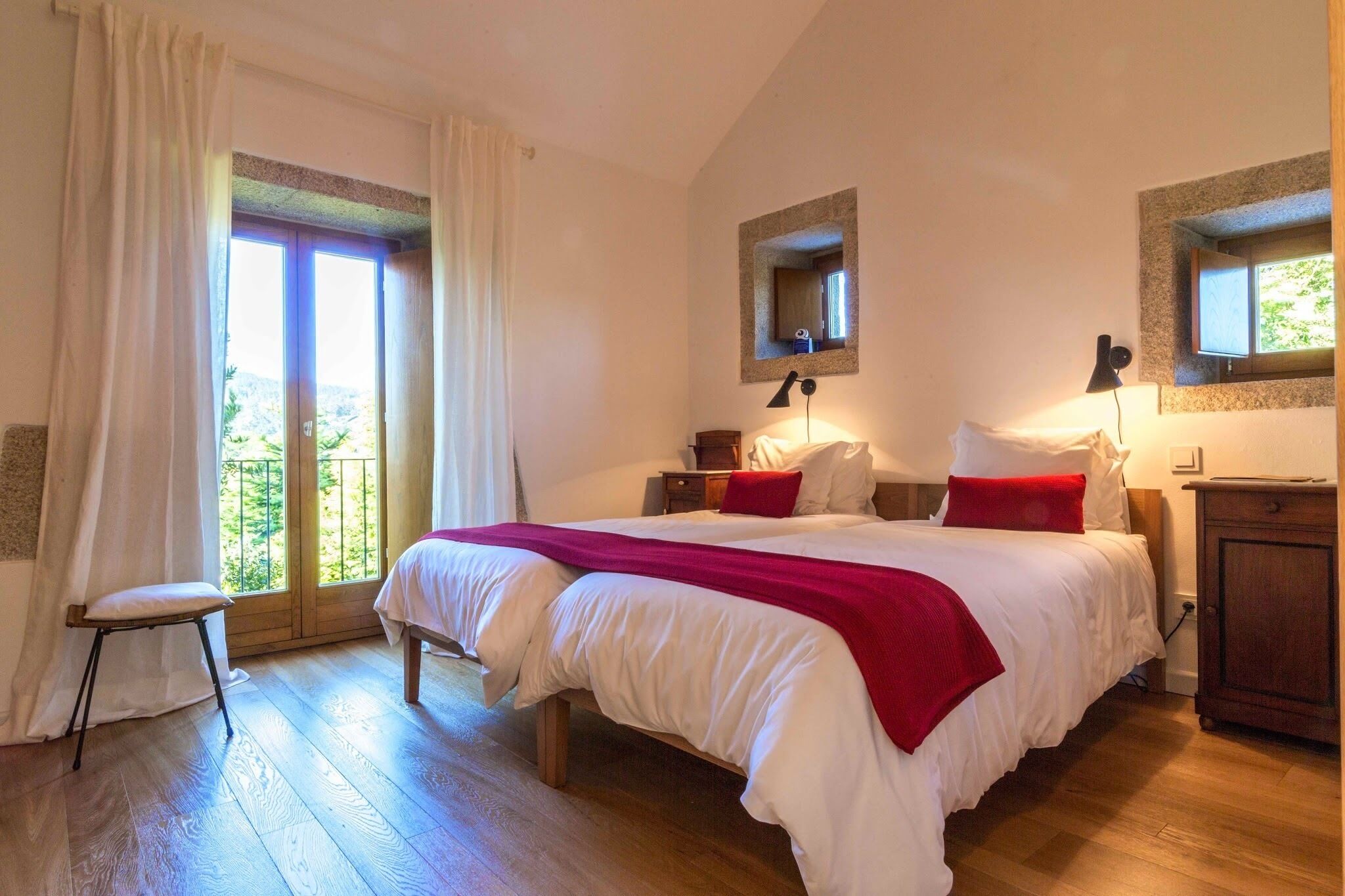 Com decoração personalizada, com mobília individualizada, secretária 