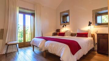 Com decoração personalizada, com mobília individualizada, secretária