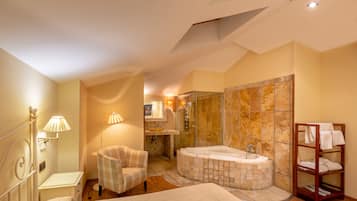 Quarto Premium | Minibar, cofre no quarto, secretária, Wi-fi grátis