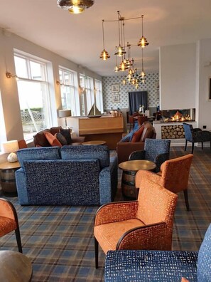 2 restaurantes, pequenos-almoços servidos 